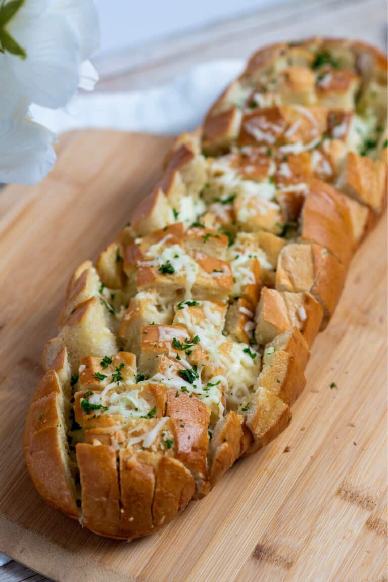 Cheesy Garlic Pull Apart Bread (with Mozzarella Cheese) - Kim Schob