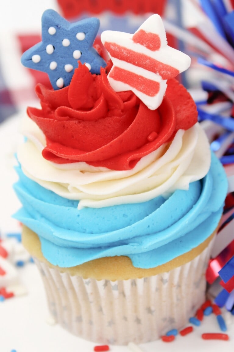 Red, White, and Blue Cupcakes with Patriotic Frosting - Kim Schob