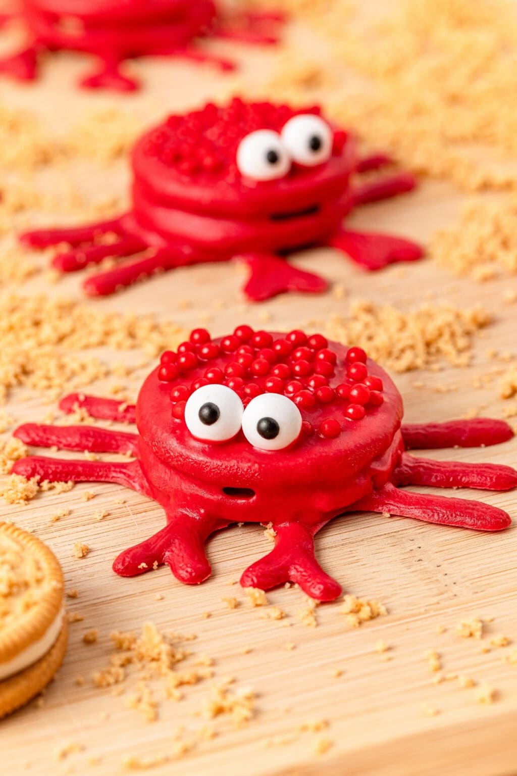 Red Candy Covered Oreos Recipe (Cute Crab Cookies) - Kim Schob
