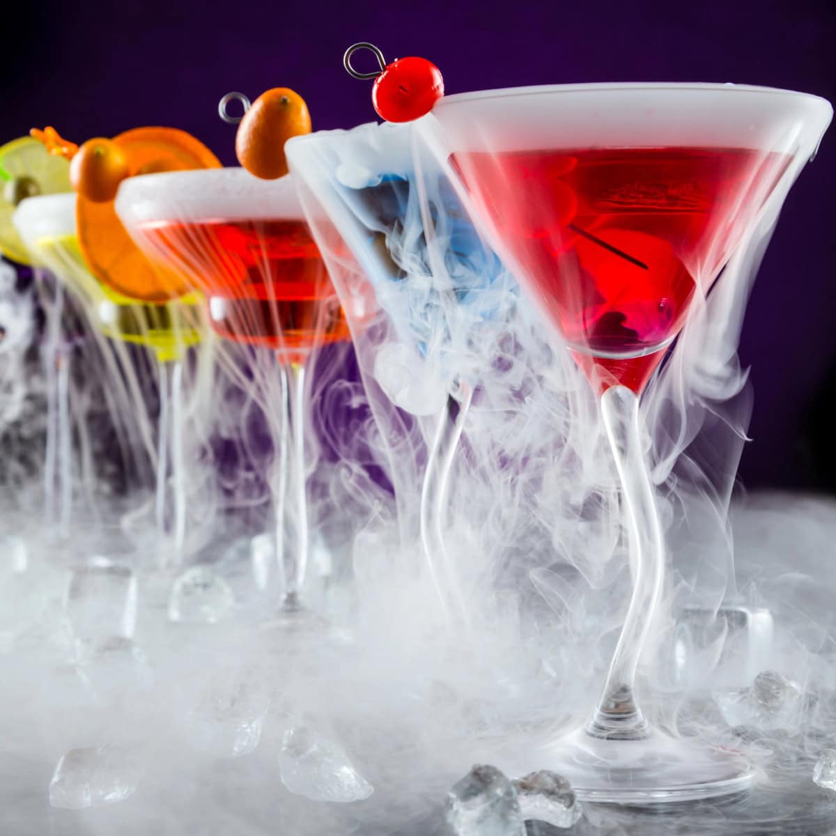 Dry Ice Cocktails: Create Spooky Smoking Drinks for Any Party - Kim Schob